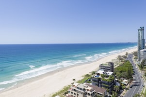 Apartamento Superior, 2 quartos, em frente à praia | Vista do quarto