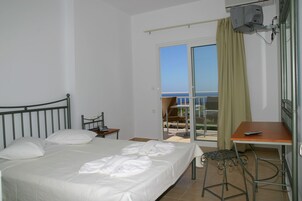 Quarto Standard, vista para o mar | Ferro/tábua de engomar, berços/camas para crianças grátis 