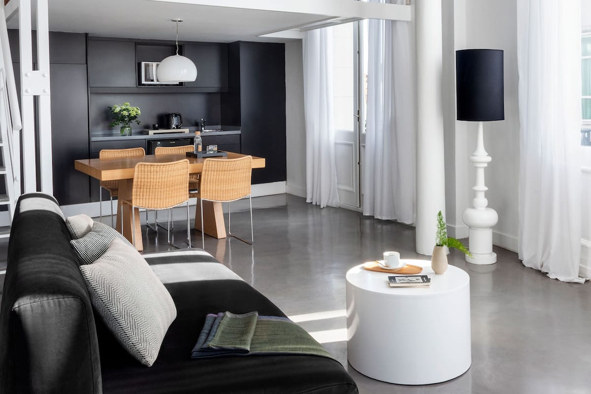 Quarto Triplo | Minibar, cofre com capacidade para portátil, secretária