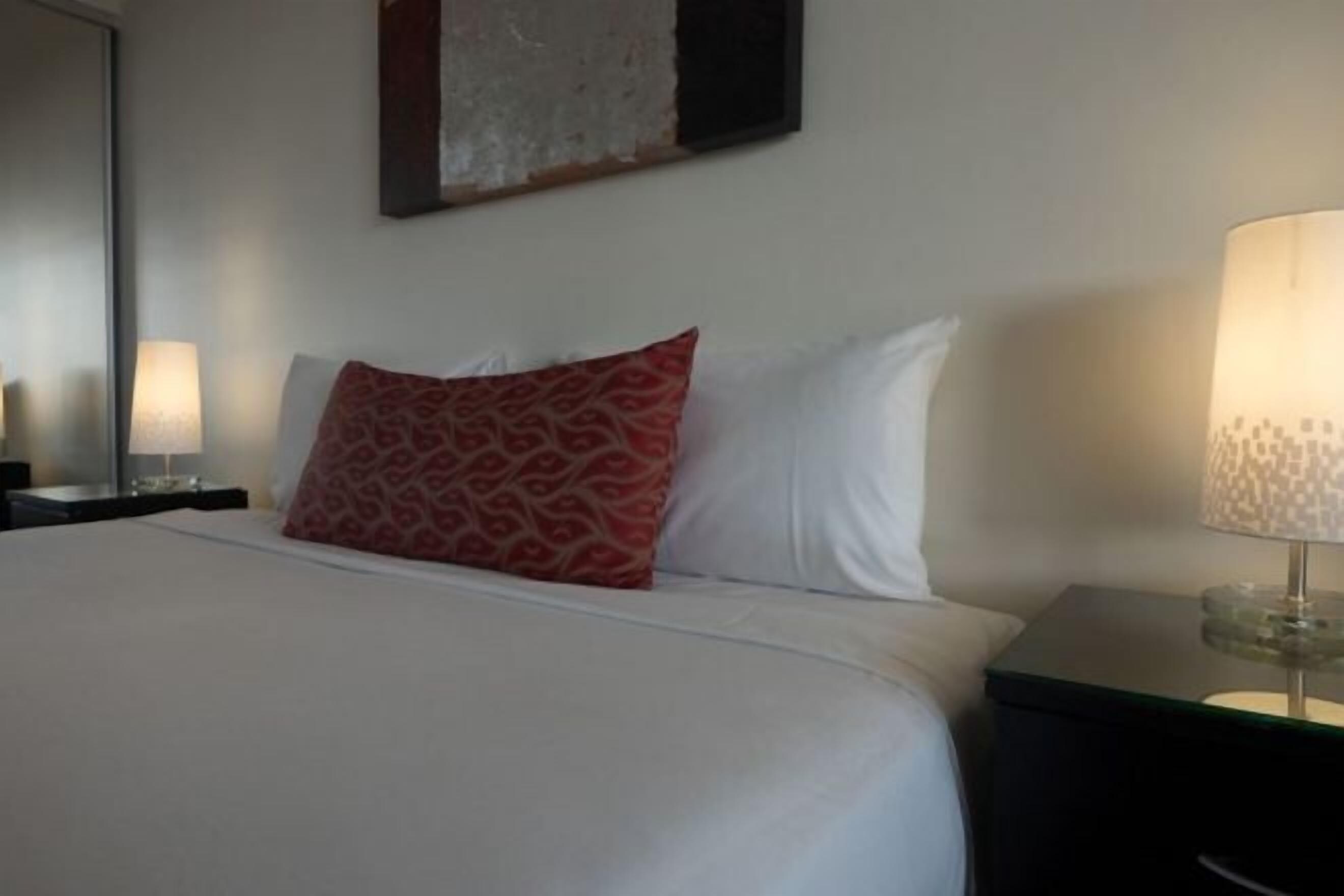 Cofre no quarto, secretária, quartos insonorizados 