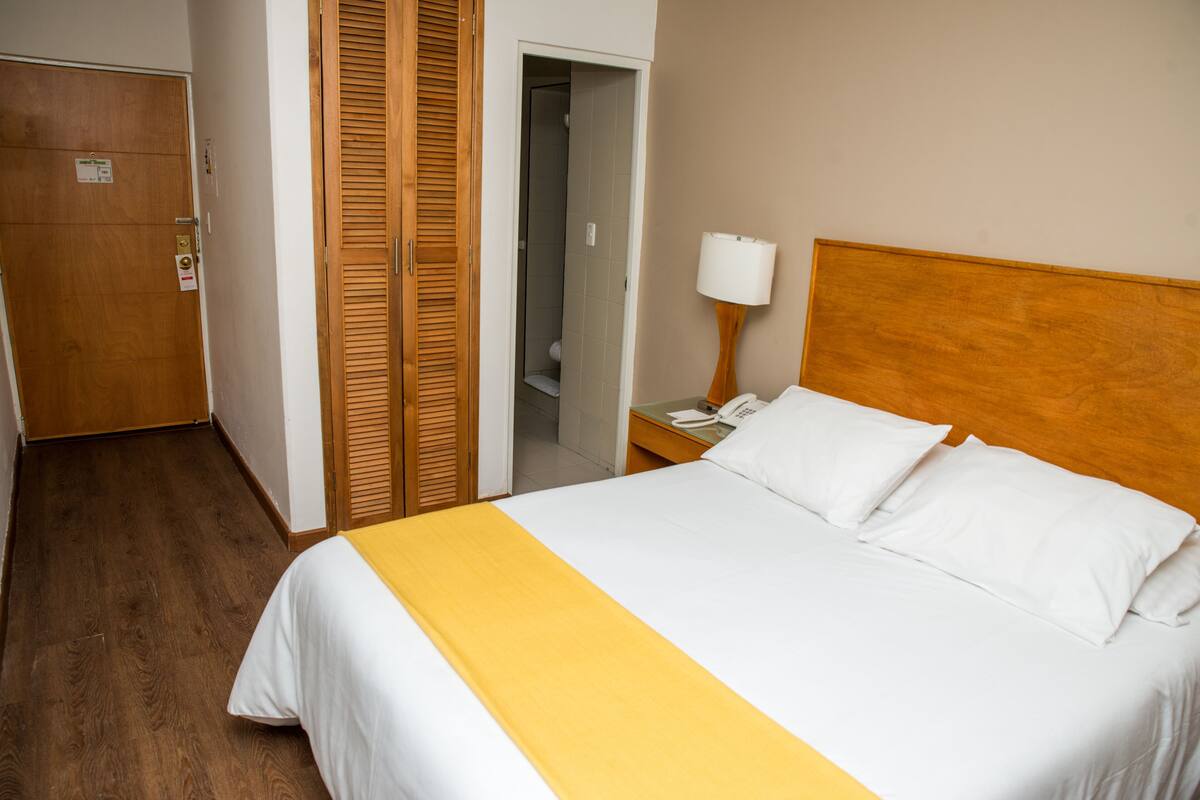 Quarto Standard | 1 quarto, camas de colchão Tempur-Pedic, minibar, cofre no quarto 