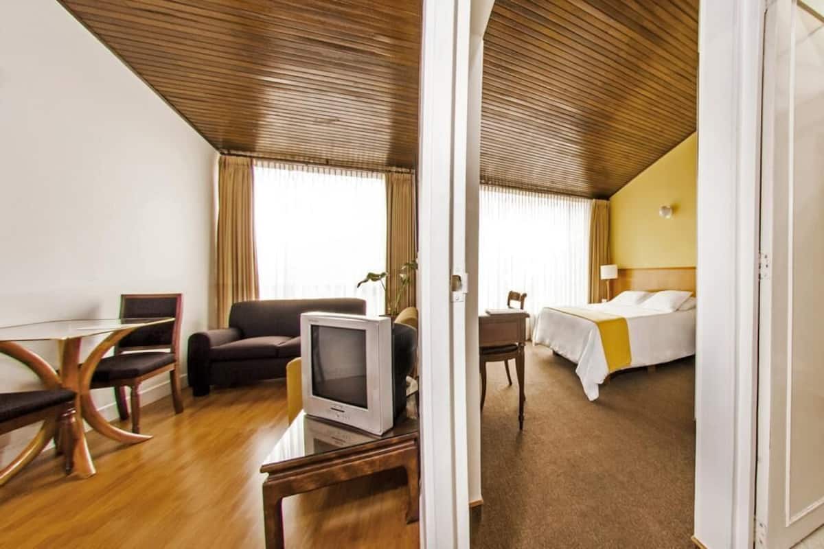 Suíte | 1 quarto, camas Tempur-Pedic, frigobar, cofres nos quartos