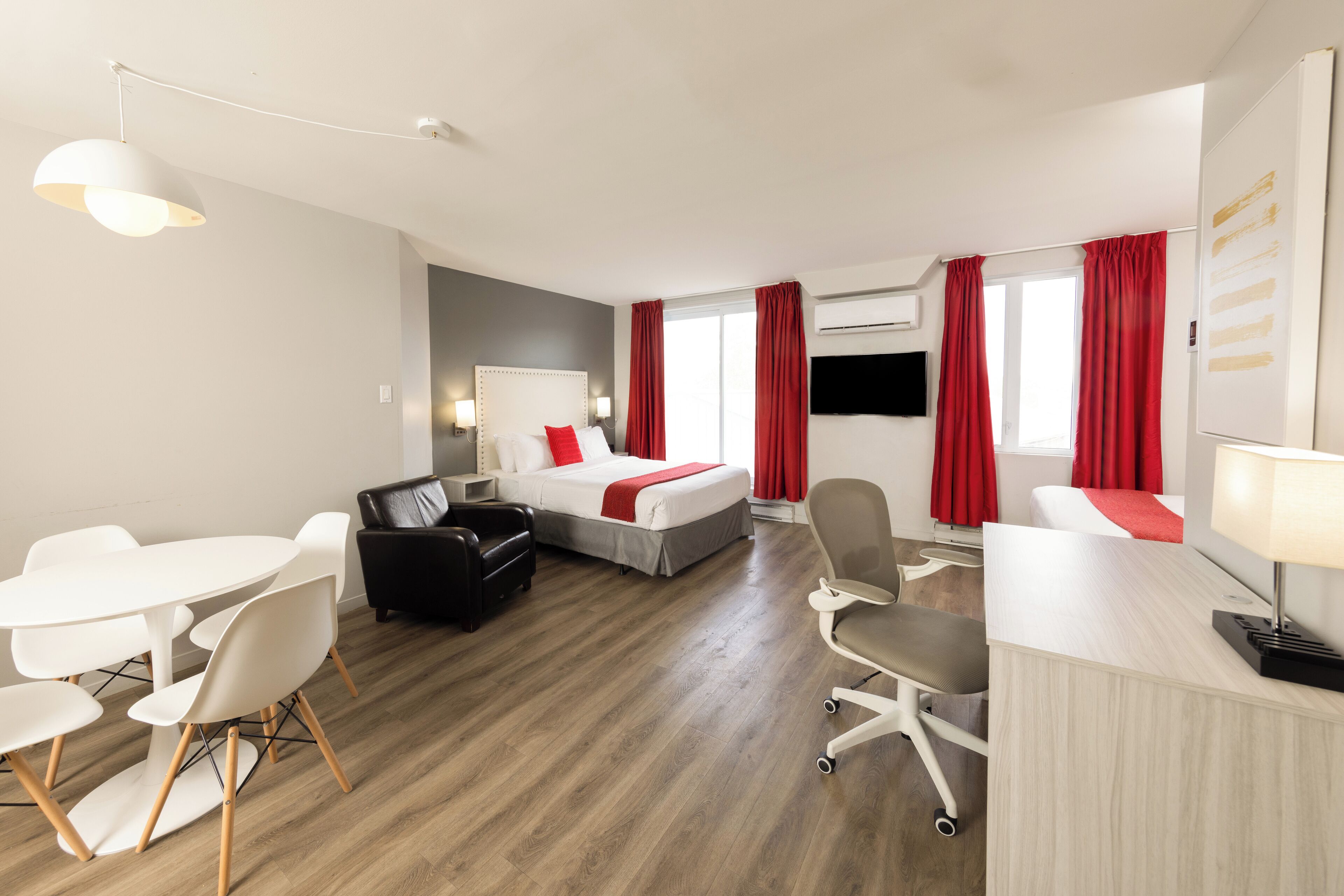 Suíte estúdio superior, 2 camas Queen, cozinha | Roupas de cama premium, cortinas blackout, quartos à prova de som