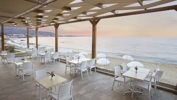 5 restaurantes: servem pequenos-almoços e jantares
