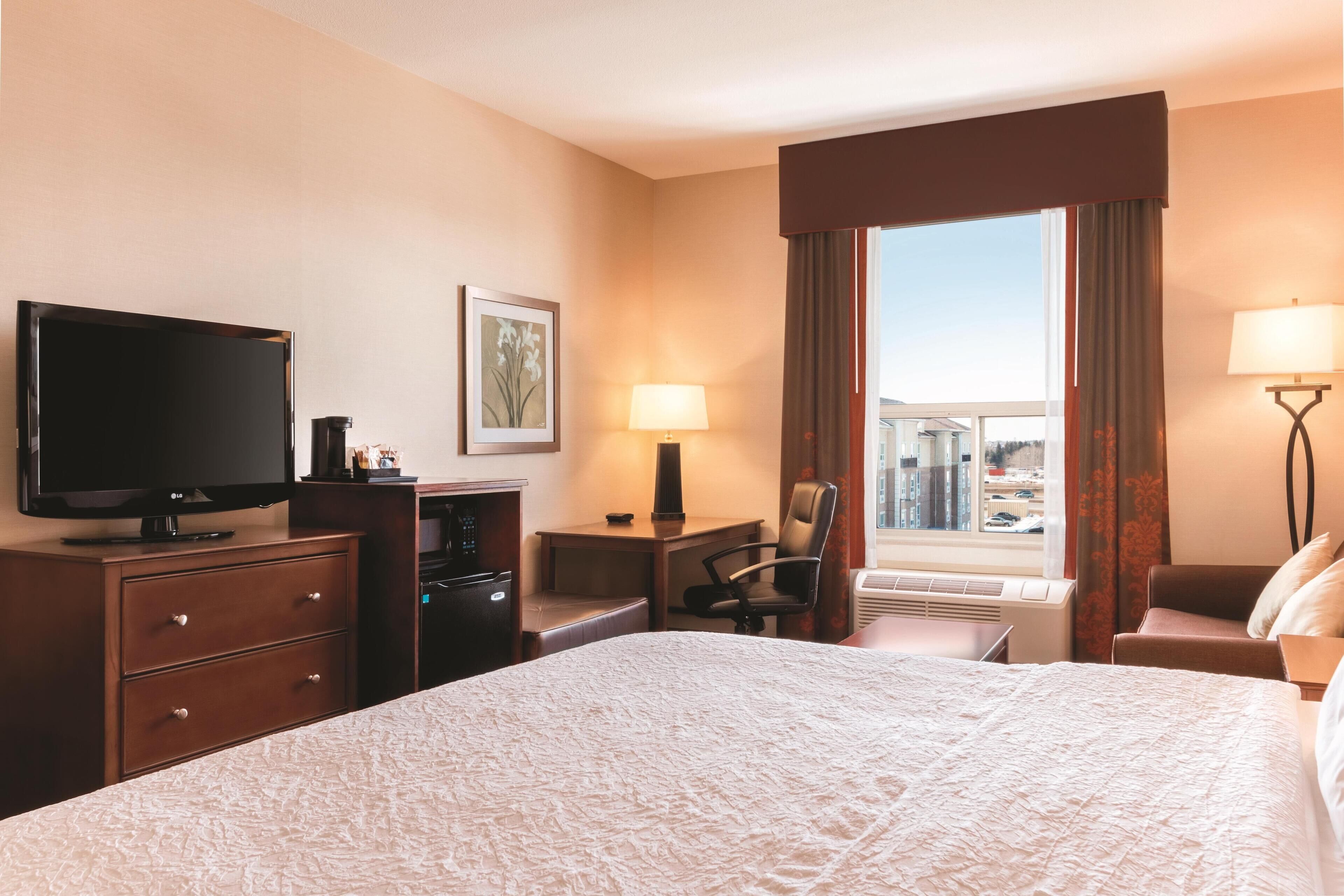 Roupa de alta qualidade, camas de colchão pillowtop, cofre no quarto 