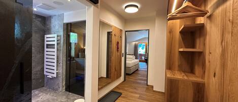 Suíte estúdio superluxo | Roupas de cama premium, frigobar, cofres nos quartos, escrivaninha