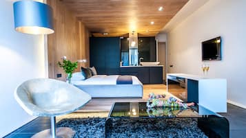 Quarto superluxo, piscina particular | Área de estar | Pisos aquecidos