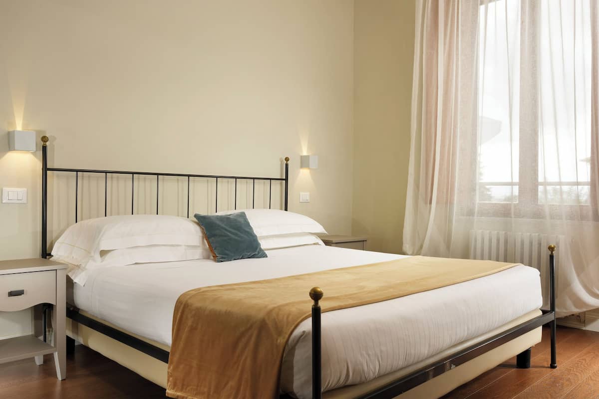 Suíte estúdio | Roupas de cama premium, frigobar, cofres nos quartos, escrivaninha
