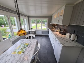 Quarto Quádruplo Design | Cozinha privada | Um micro-ondas no espaço comum, uma placa de cozinha 