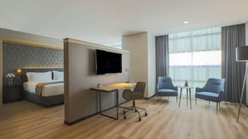 Roupas de cama premium, edredons de pluma, frigobar, cofres nos quartos