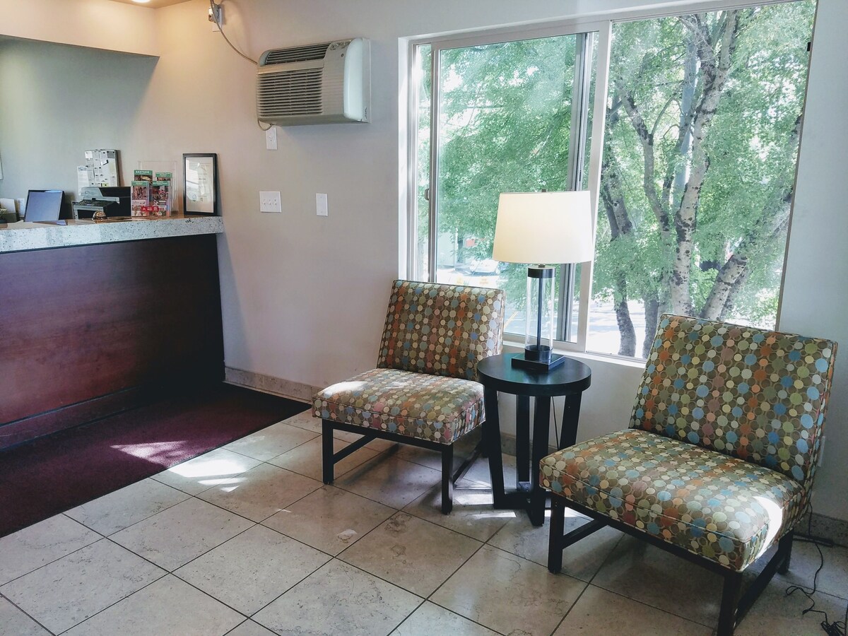 Aladdin Inn & Suites Reviews, Deals & Photos 2026 - Expedia