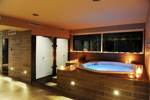 Sala(s) para tratamentos a casais, sauna, banheira de hidromassagem
