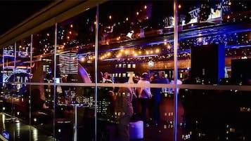 2 bares/lounges