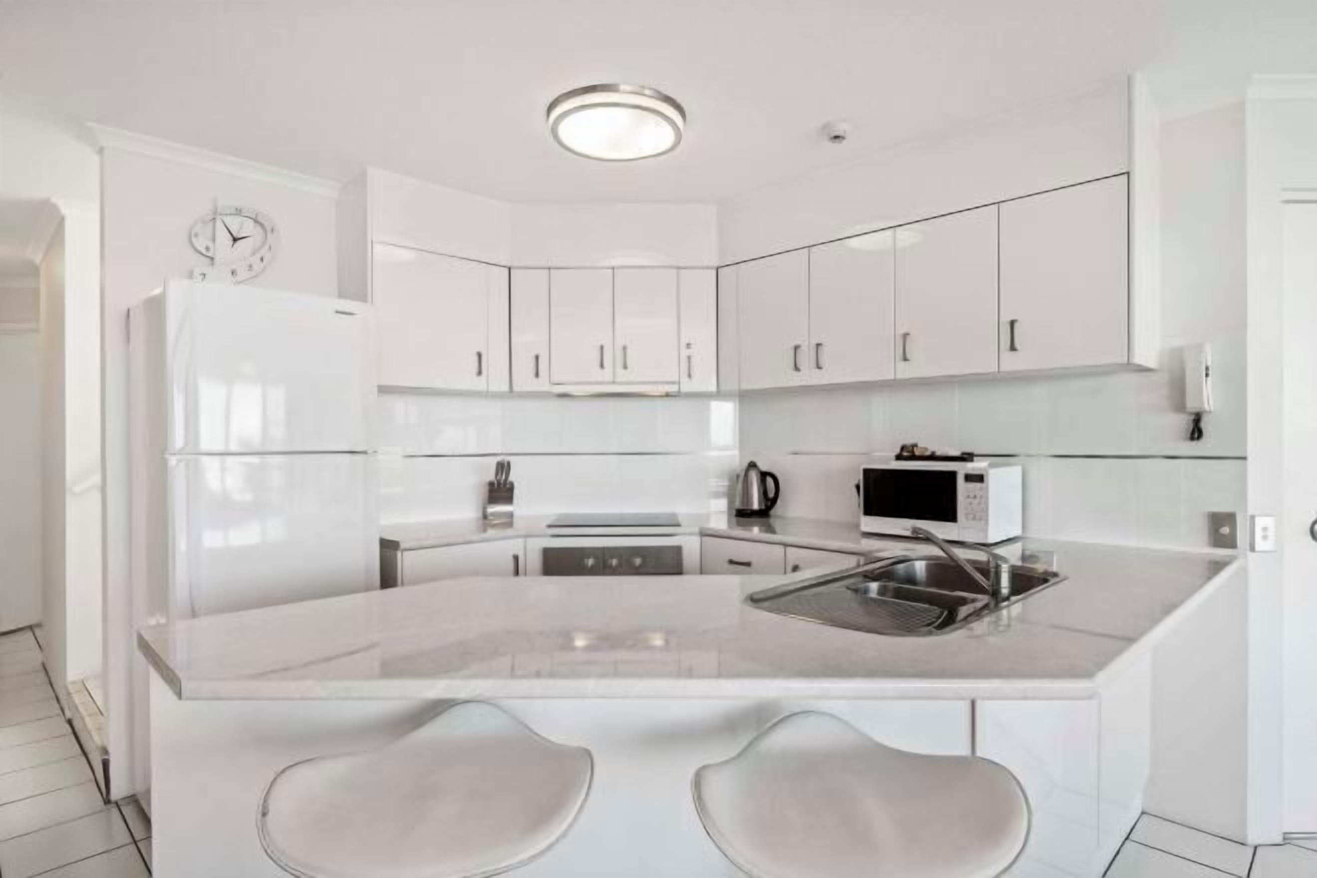 Cozinha privada | Um frigorífico/congelador grande, um micro-ondas, uma placa de cozinha 