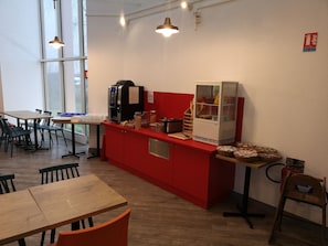 Pequeno-almoço tipo buffet diário (2 EUR por pessoa)