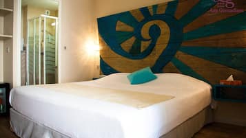 Roupa de alta qualidade, minibar, cofre no quarto, secretária