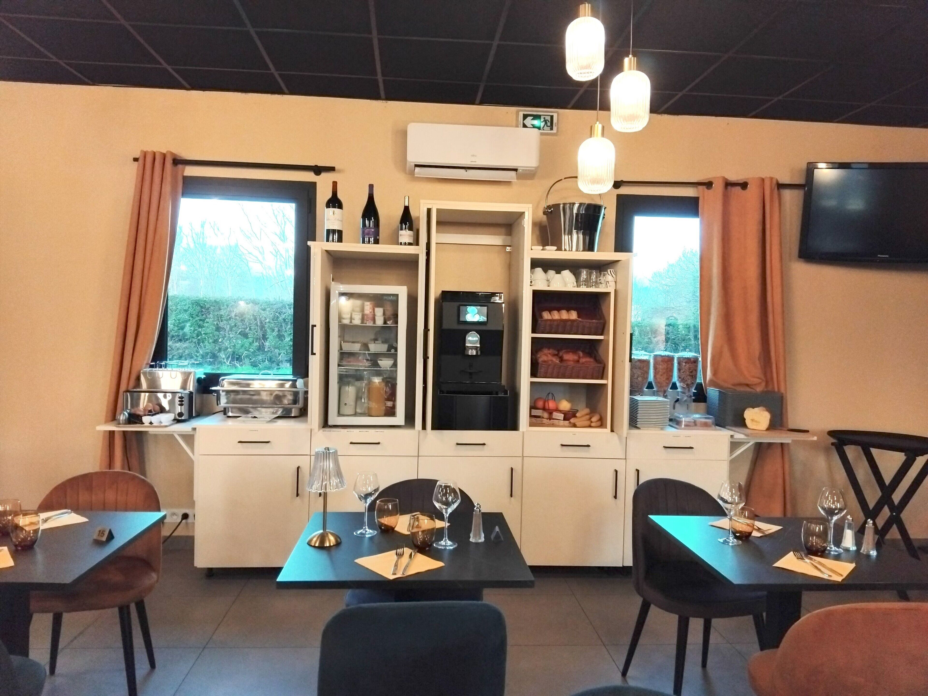 Pequeno-almoço tipo buffet diário (11 EUR por pessoa) 