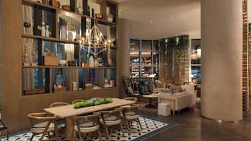 3 restaurantes, pequenos-almoços servidos, cozinha mediterrânica