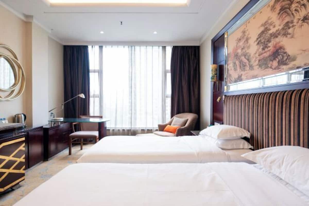 Minibar, cofre no quarto, ferro/tábua de engomar