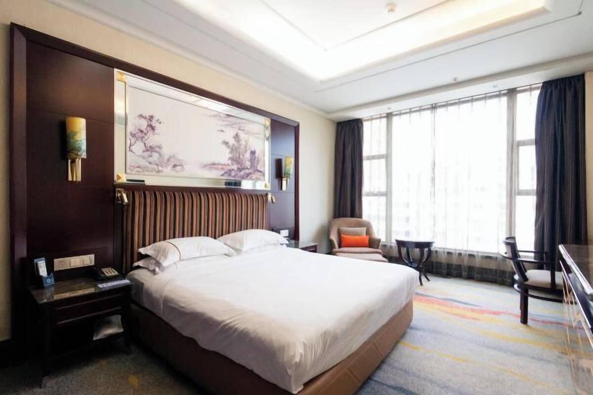 Minibar, cofre no quarto, ferro/tábua de engomar