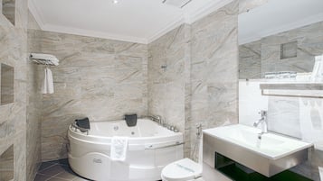 Suite | Casa de banho | Artigos de higiene pessoal grátis, um secador de cabelo