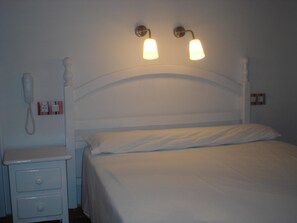 Roupas de cama de algodão egípcio, cofres nos quartos, escrivaninha