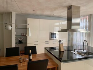Apartamento | Cozinha privada | Cafeteira/chaleira