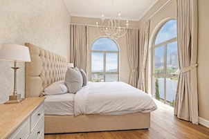 Villa Comfort, vista para a montanha | 1 quarto, cofre no quarto, com decoração personalizada 