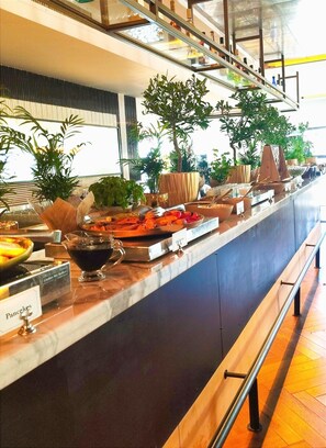 Pequeno-almoço tipo buffet diário (100 ILS por pessoa) 