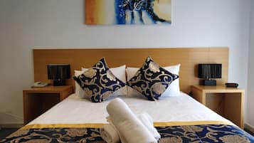 Estúdio de Luxo, banheira de hidromassagem | Roupa de alta qualidade, secretária, ferro/tábua de engomar