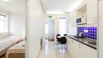 Apartamento, 1 quarto | Cofre no quarto, secretária, quartos insonorizados