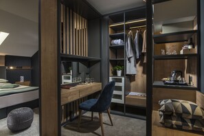 Minibar, cofre no quarto, cortinas/cortinados opacos 
