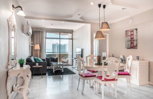 Televisor, lareira, leitor de DVD, ténis de mesa 