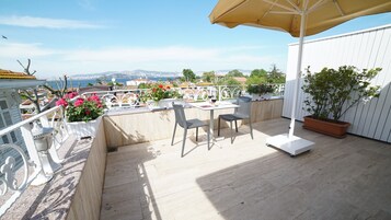 Deniz Manzarali Ozel Terasli Oda 2 - Ek Yatakli | Terraço/pátio interior