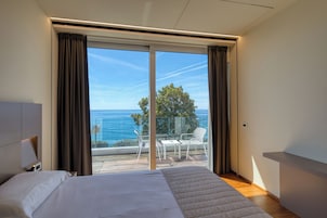 Quarto Duplo Superior, vista para o mar, em frente ao mar | Minibar, cofre no quarto, secretária, quartos insonorizados