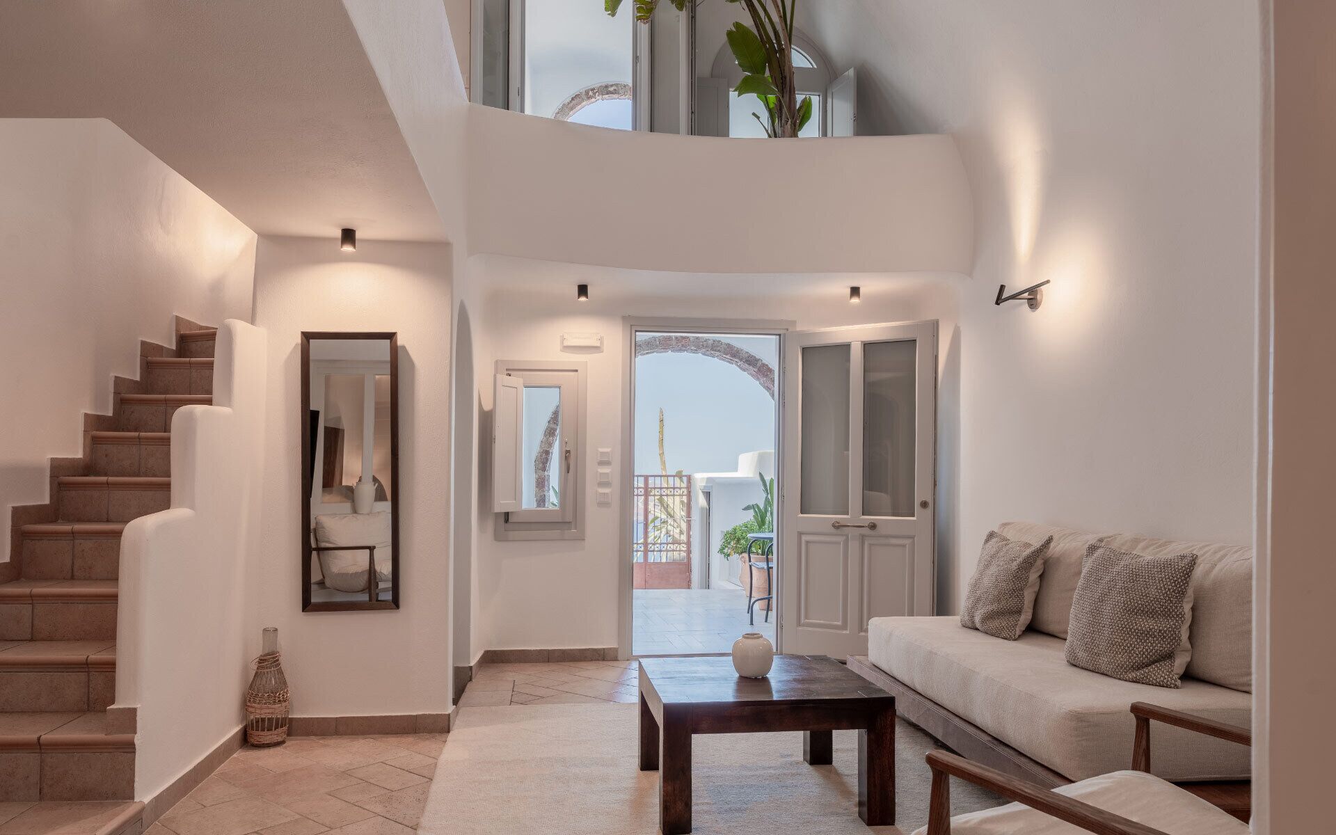 Two Bedroom Maisonette with Caldera View | Sala de estar | Televisor 