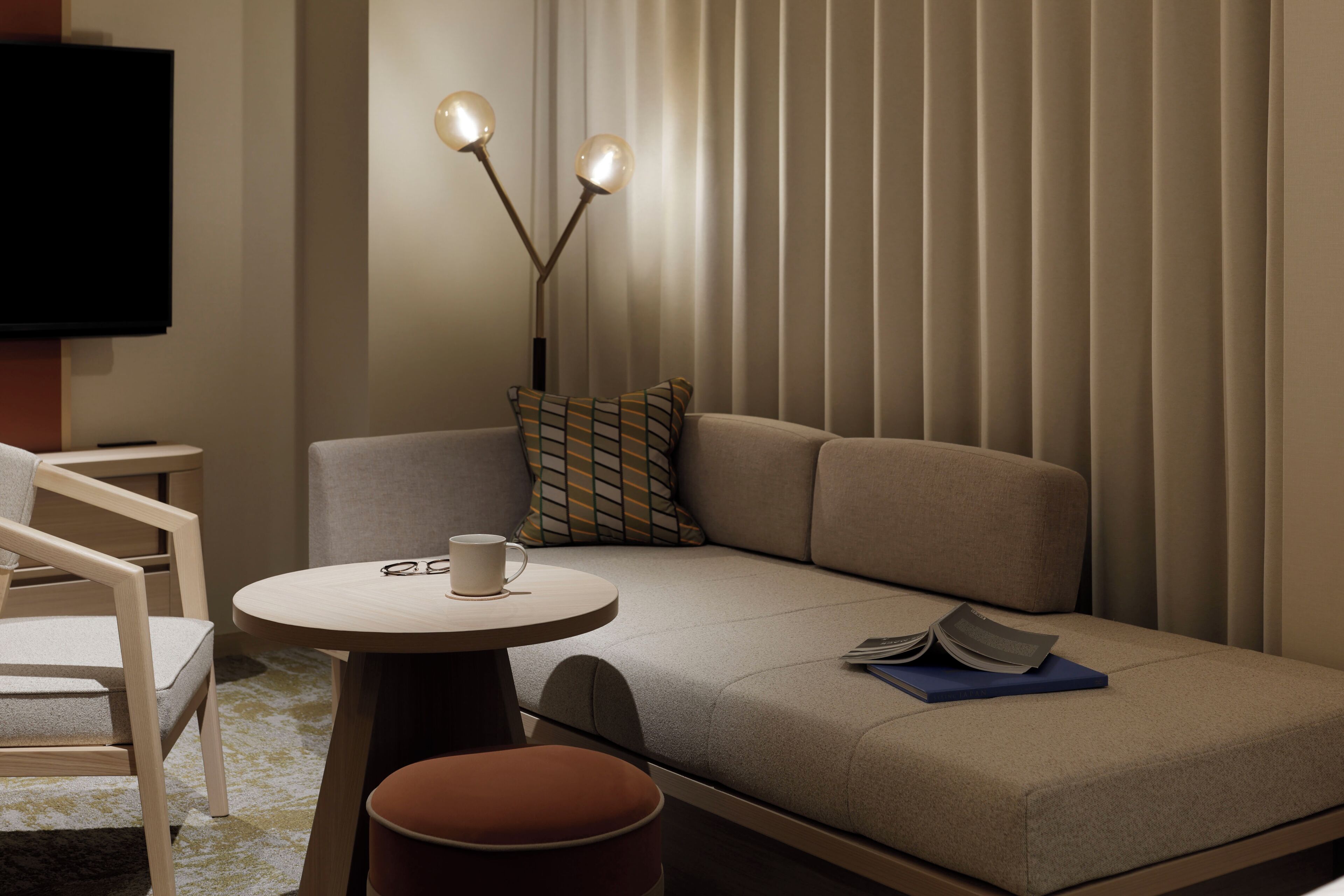 Roupa de alta qualidade, cofre no quarto, cortinas/cortinados opacos 