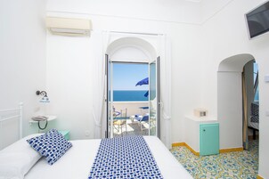 Quarto casal ou duplo superior | Frigobar, cofres nos quartos, escrivaninha, berços (sobretaxa)