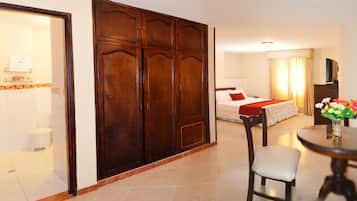 Quarto Standard, 1 cama de casal | 1 quarto, cofre no quarto, secretária, cortinas/cortinados opacos