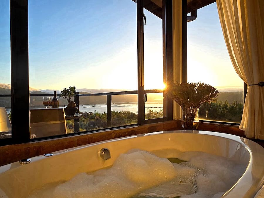 Suíte, 1 cama King, vista para a lagoa | Banheira de hidromassagem
