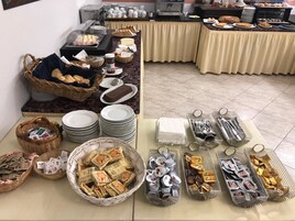 Pequeno-almoço continental diário (10 EUR por pessoa) 