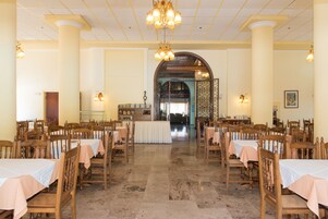 Pequeno-almoço tipo buffet diário (7.00 EUR por pessoa) 