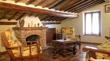 Quarto casal, 1 cama de casal | Sala de estar | TV