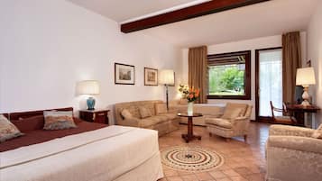 Suite Júnior | Secretária, cortinas/cortinados opacos, quartos insonorizados