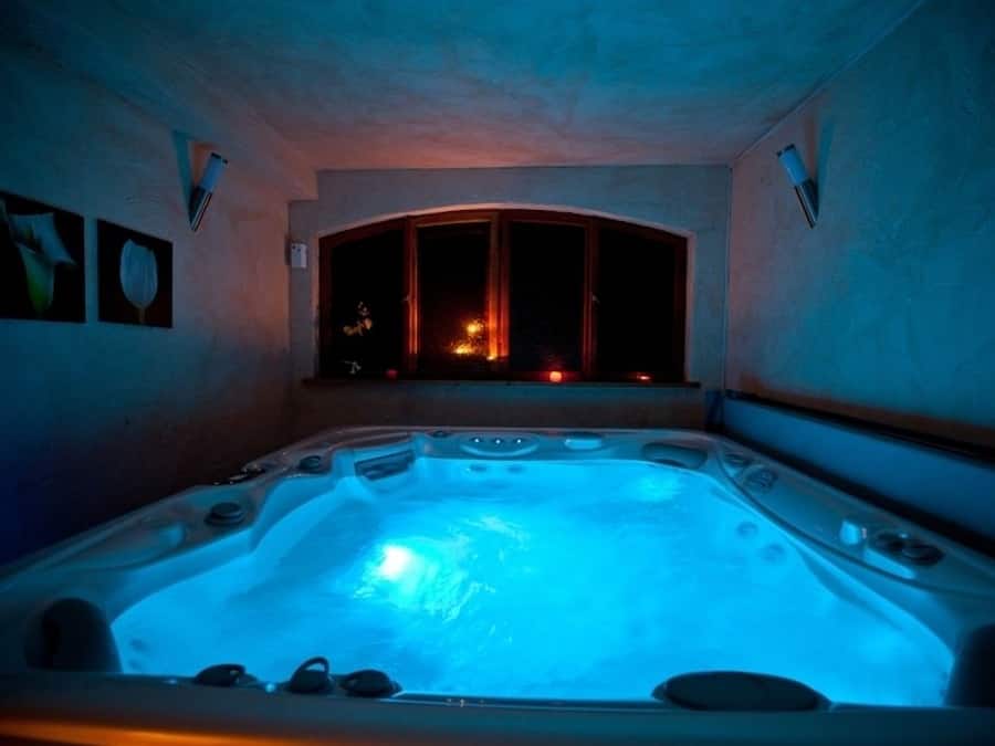 Banheira de hidromassagem interior