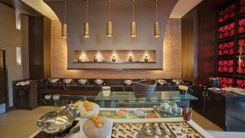 Pequeno-almoço tipo buffet diário mediante uma taxa