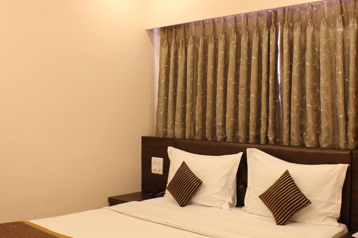 Quarto casal básico, 1 cama de casal | Wi-Fi de cortesia