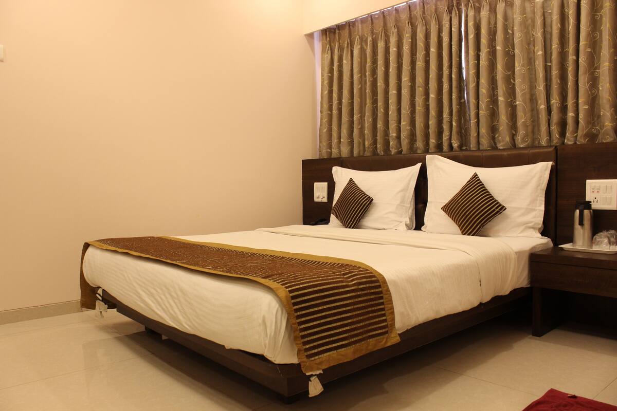 Quarto casal básico, 1 cama de casal | Wi-Fi de cortesia