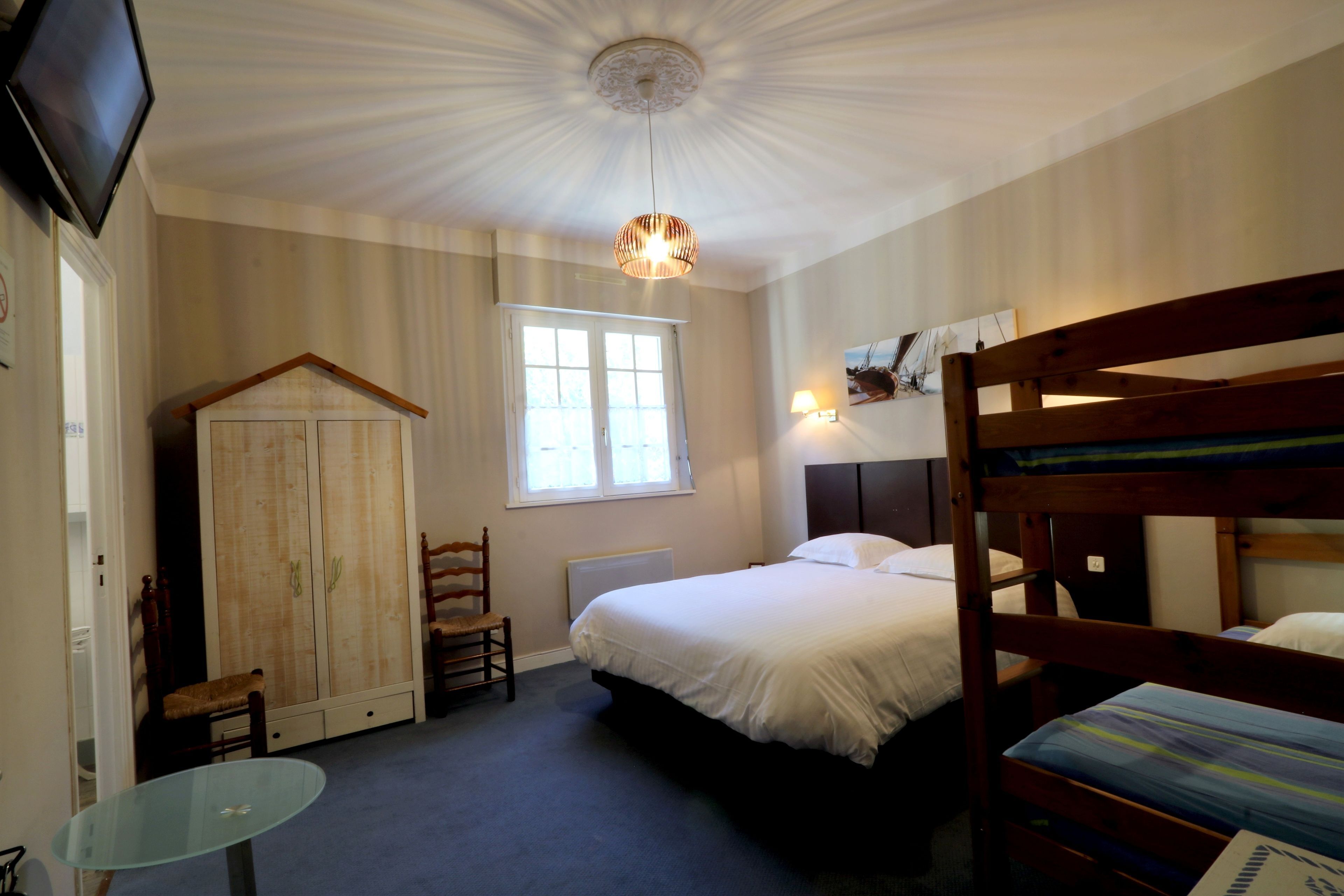 Roupa de alta qualidade, camas de colchão Select Comfort, minibar 