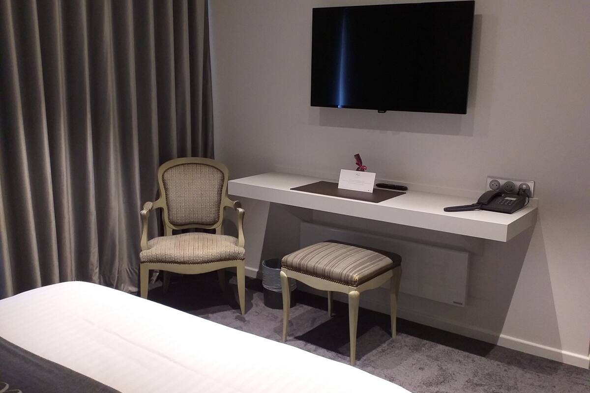 Quarto Duplo Standard | Minibar, cofre no quarto, secretária, Wi-fi grátis 